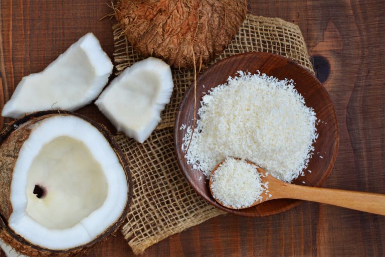 ¿Qué beneficios aporta el coco rallado y cómo usarlo en la cocina? - Chango